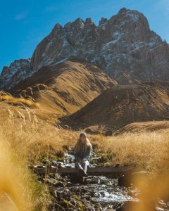 Juta Valley: de mooiste hike in Kazbegi - Vrolijk op Reis.nl